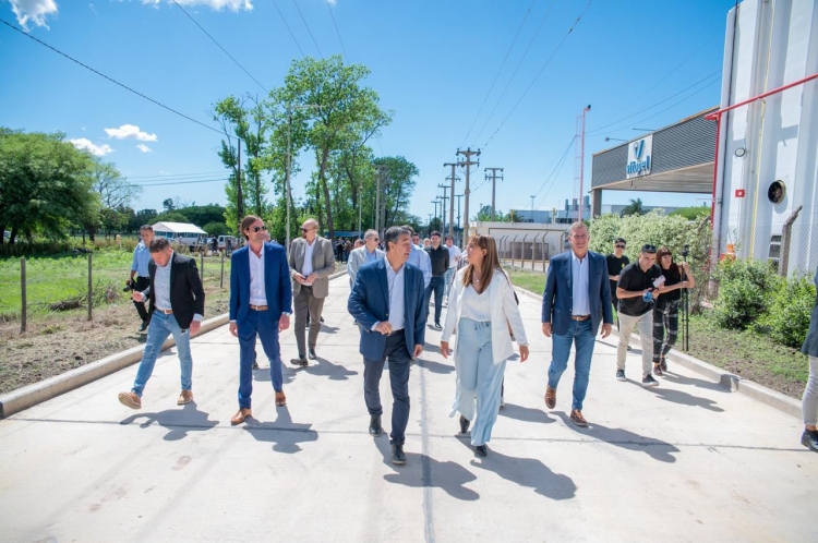 Villa del Totoral: el municipio inauguró la obra de pavimento de dos ...